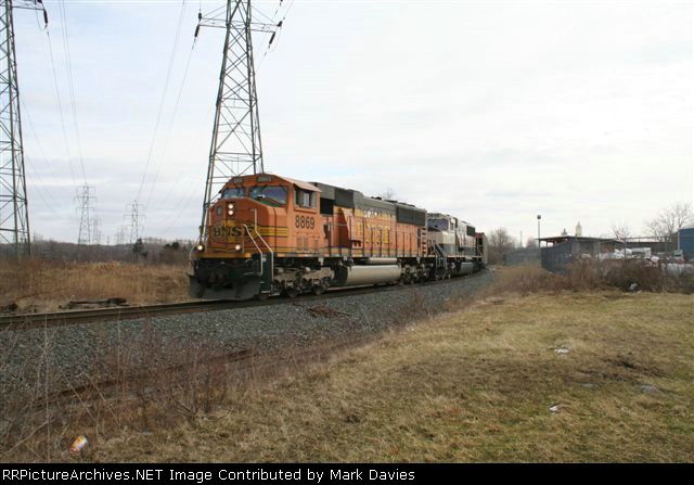 BNSF 8869 + 9651
